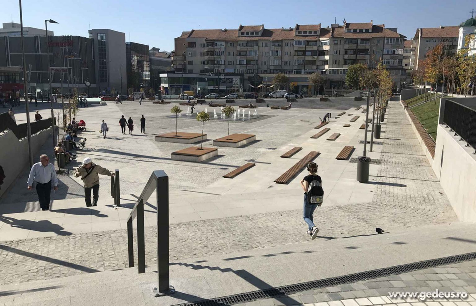 Centru civic, Râmnicu Vâlcea - GEDEUS | Amenajări Grădini